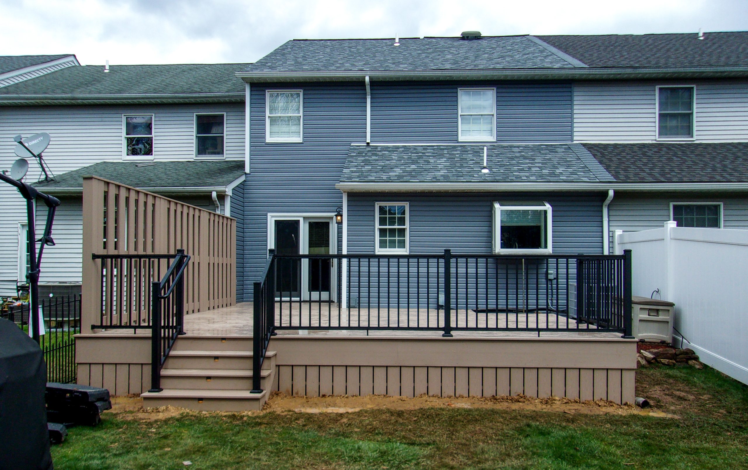 Deck with Shadow Box Privacy Wall - Decks R Us