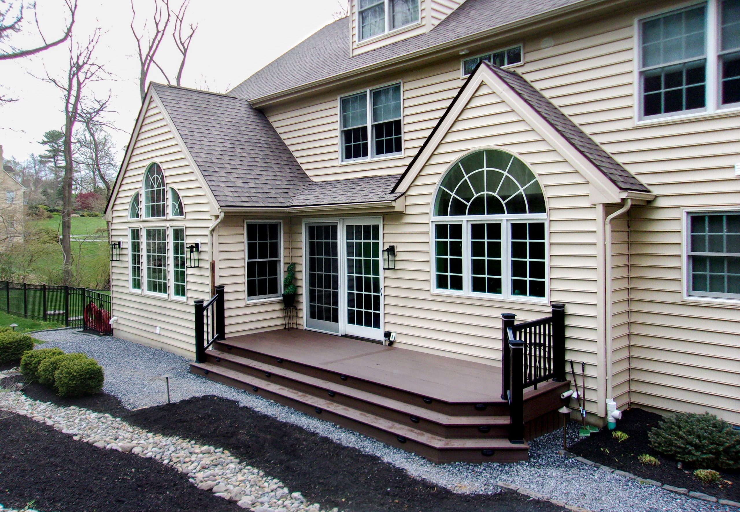 PVC Deck with Cap and Step Riser Lights - Decks R Us