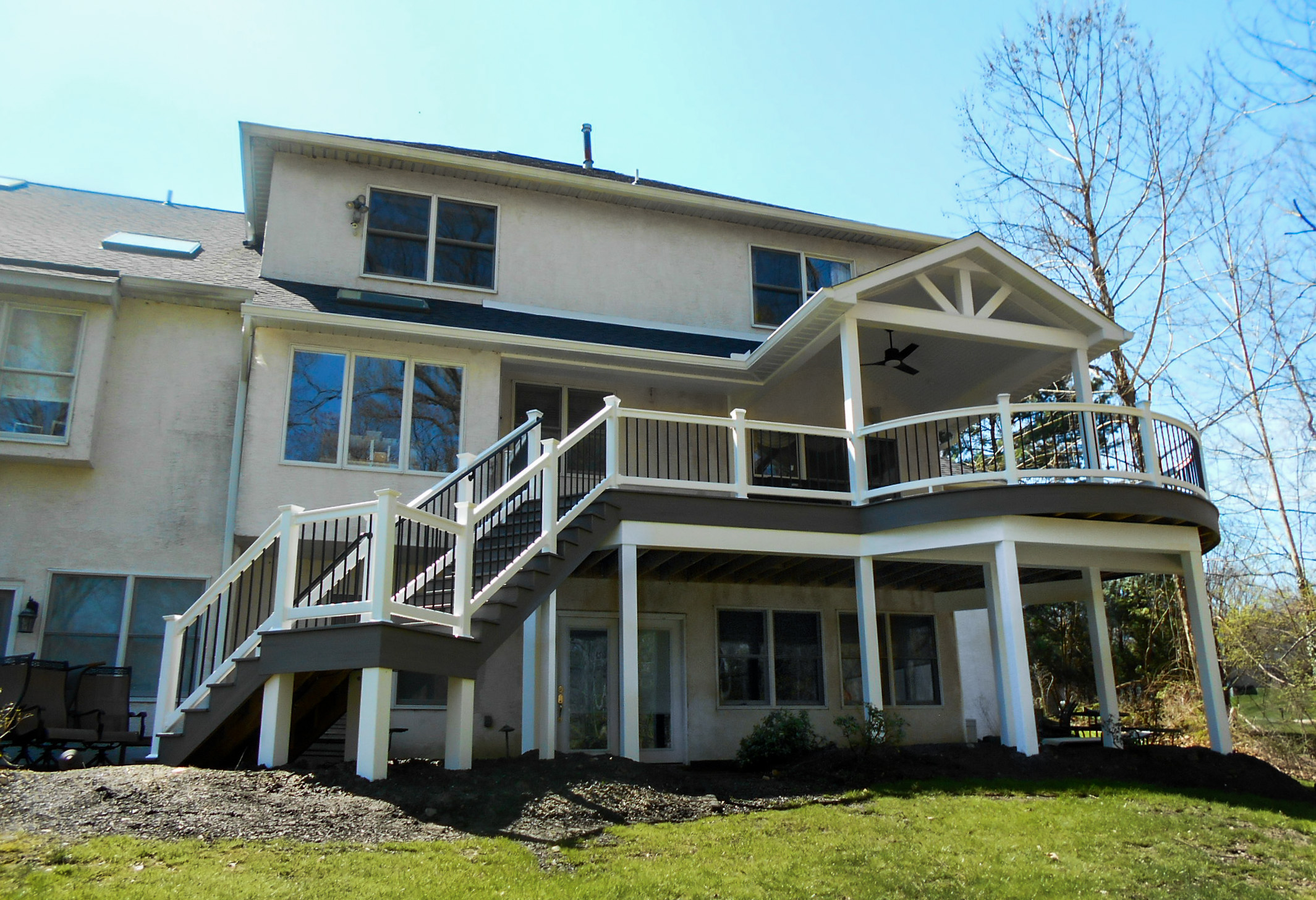 Second-Story Curved Deck - Decks R Us