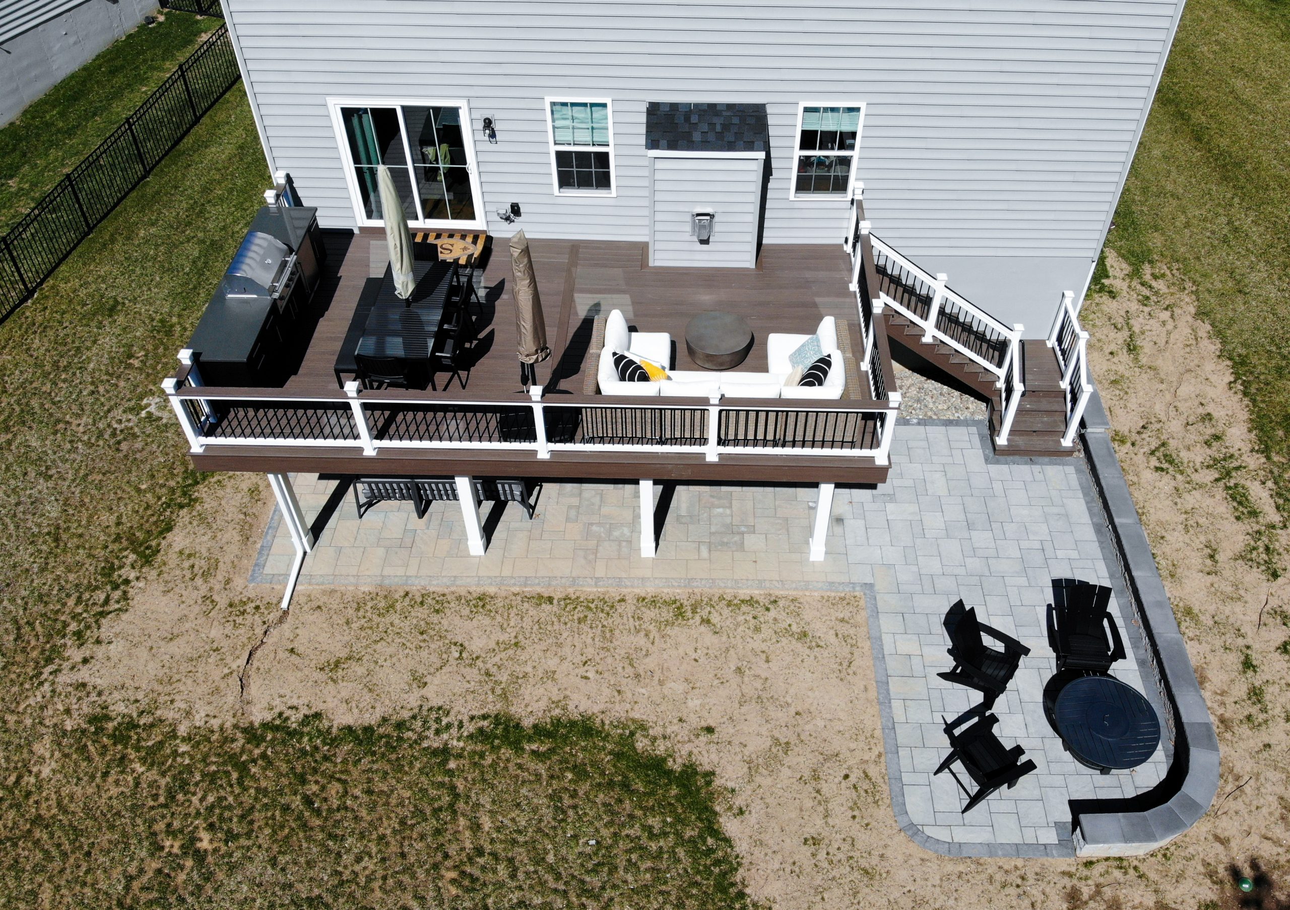 Deck with Built-In Grill - Decks R Us