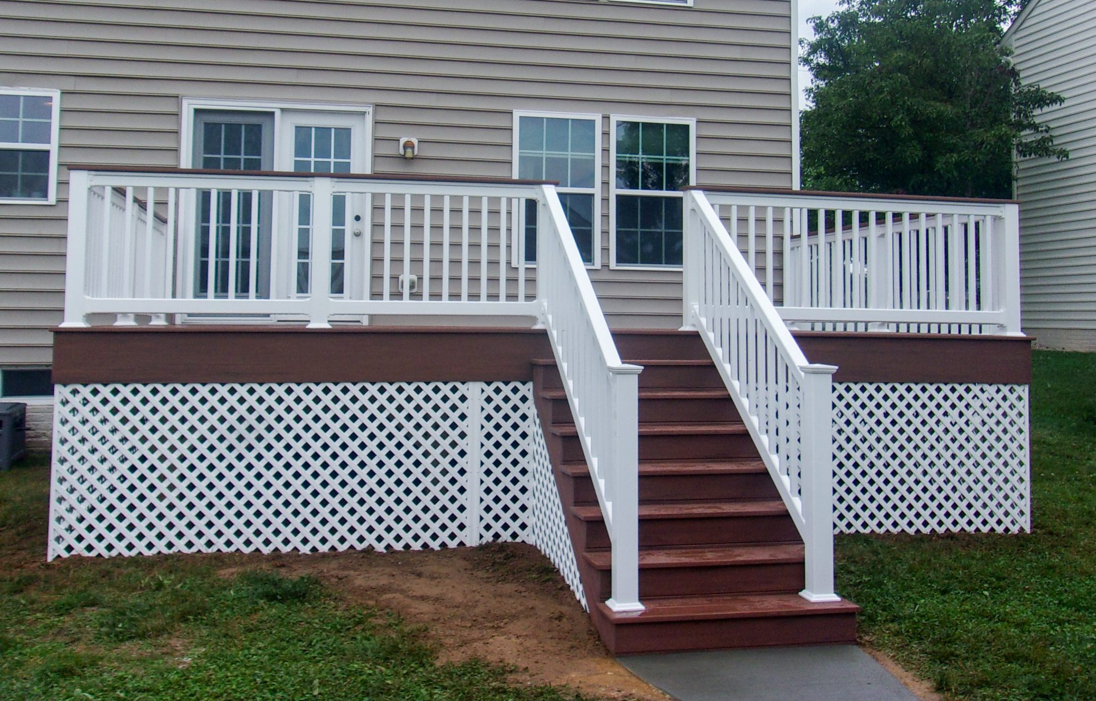 Deck with Vinyl Lattice - Decks R Us