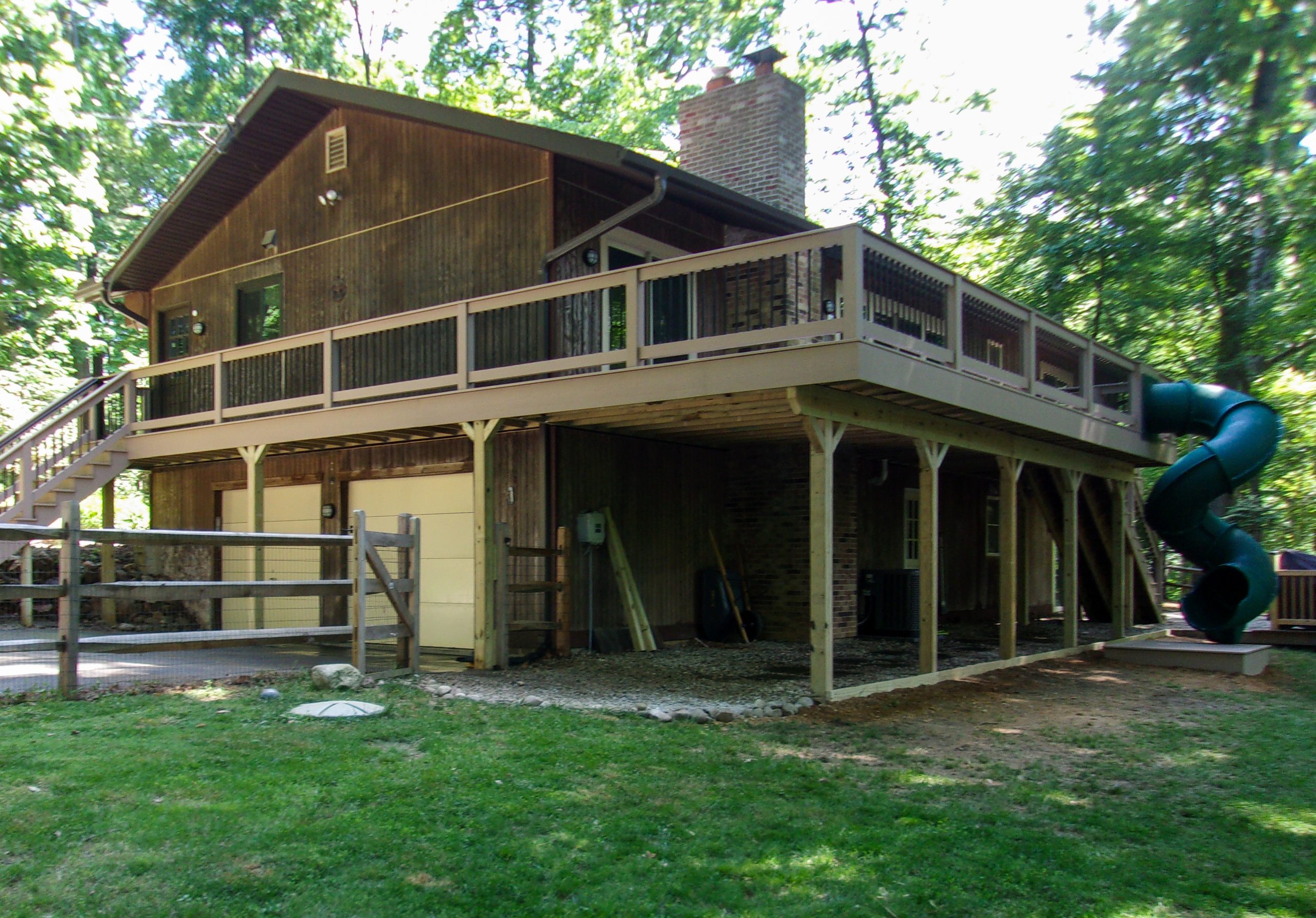 Deck with Tunnel Slide - Decks R Us